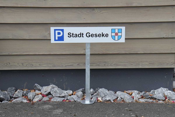 Parkplatzschild mit Pfosten | MAAS GmbH